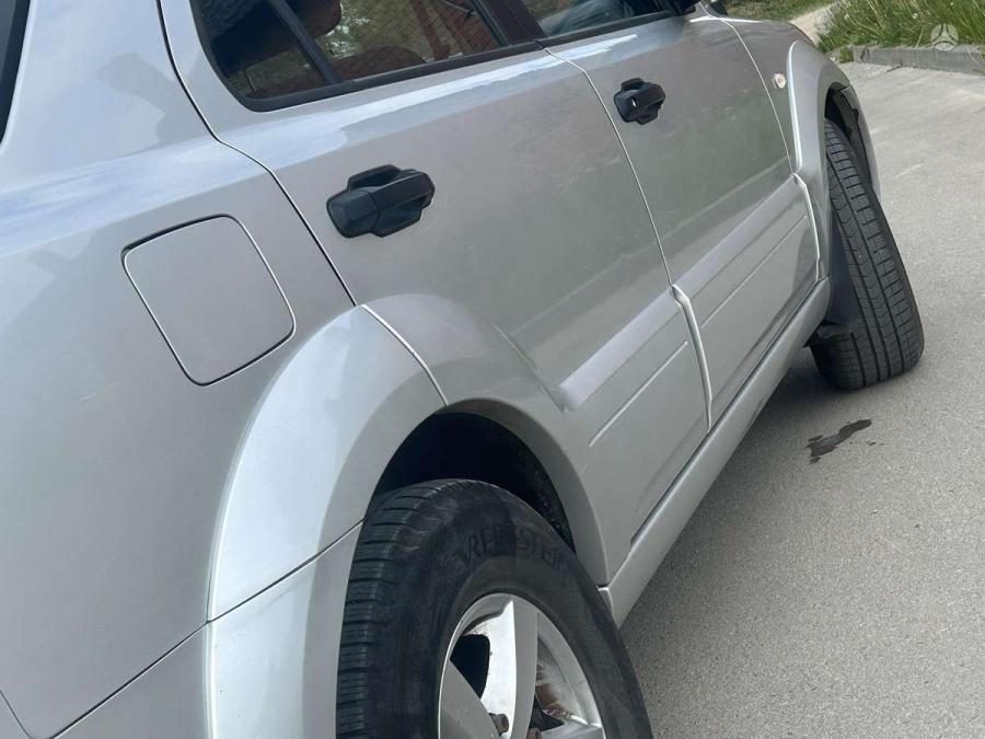 Grey Kia Sorento 2009 in Ukmerge, with an engine capacity of 2.50 L and mileage of 189 thousand km for 2950 €, photo 7 on AUTOMOTO.COM.LV
