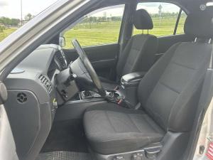 Grey Kia Sorento 2009 in Ukmerge, with an engine capacity of 2.50 L and mileage of 189 thousand km for 2950 €, photo 11 on AUTOMOTO.COM.LV