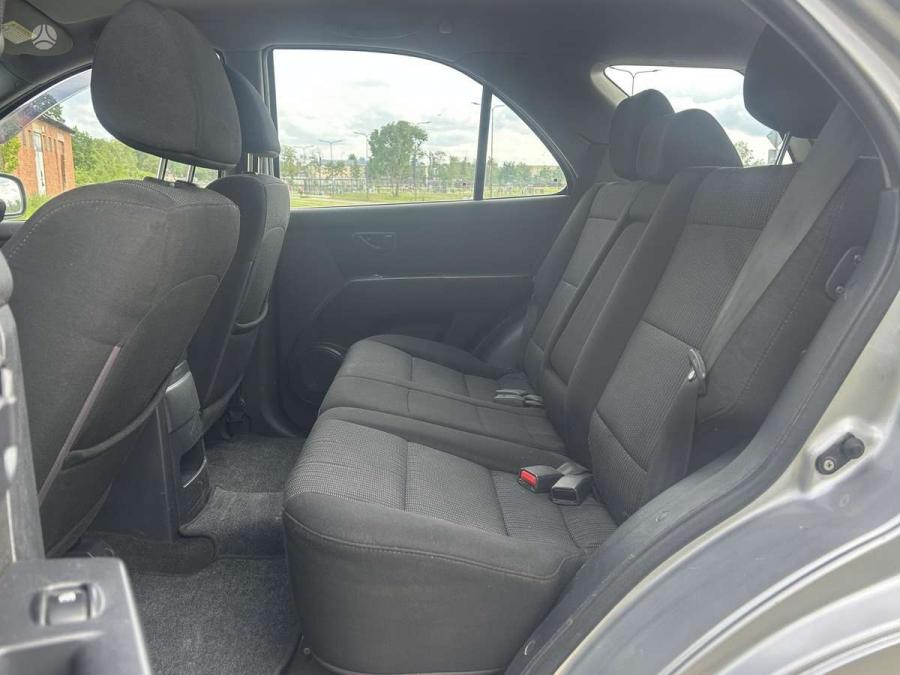 Grey Kia Sorento 2009 in Ukmerge, with an engine capacity of 2.50 L and mileage of 189 thousand km for 2950 €, photo 13 on AUTOMOTO.COM.LV