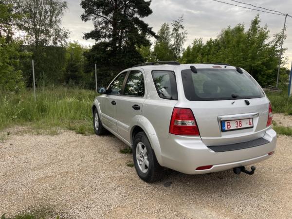 Pelēks Kia Sorento 2009 Rīga, ar dzinēja tilpumu 2.50 L un nobraukumu 262 tūkst. km par 4900 €, foto 4 vietnē AUTOMOTO.COM.LV