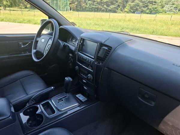 Grey Kia Sorento 2009 in Prienai, with an engine capacity of 2.50 L and mileage of 224 thousand km for 3700 €, photo 10 on AUTOMOTO.COM.LV