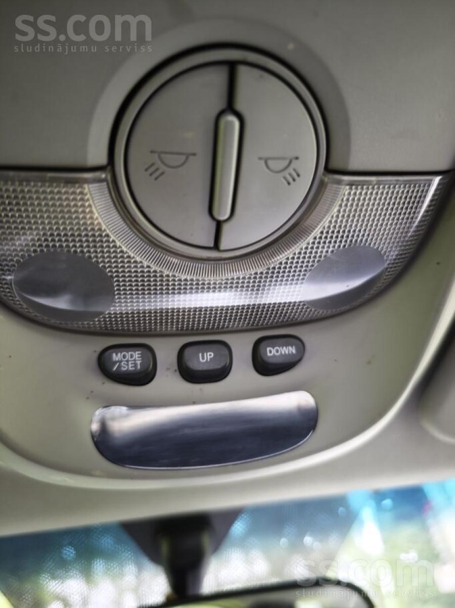 Grey Kia Sorento 2009 in Riga, with an engine capacity of 2.50 L and mileage of 281 thousand km for 2450 €, photo 4 on AUTOMOTO.COM.LV