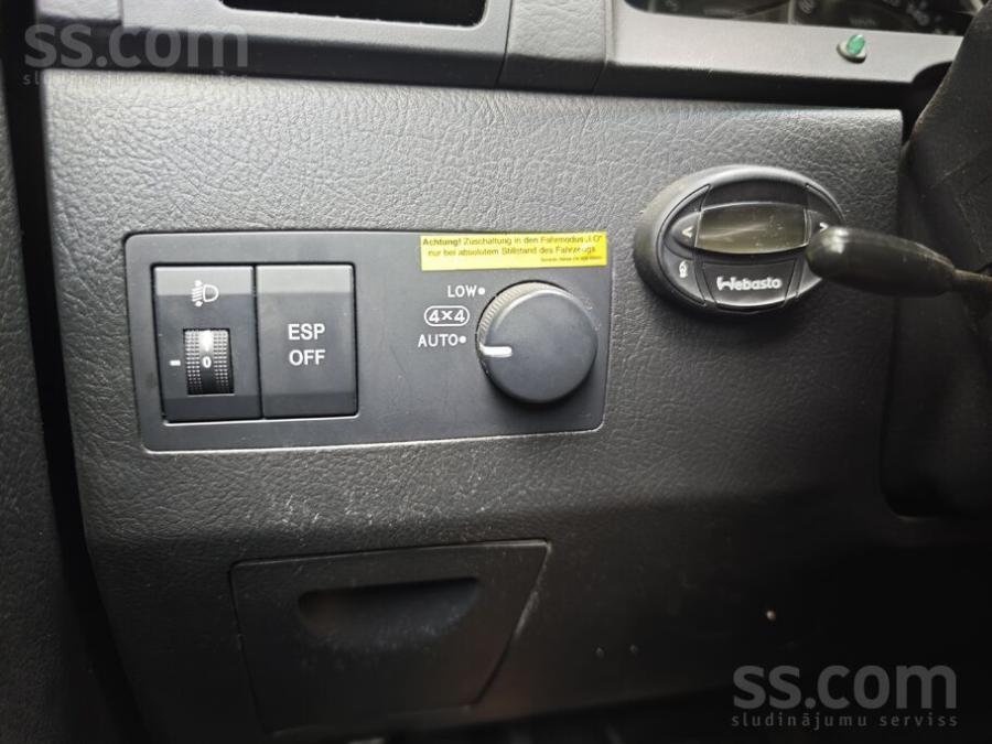 Grey Kia Sorento 2009 in Riga, with an engine capacity of 2.50 L and mileage of 281 thousand km for 2450 €, photo 6 on AUTOMOTO.COM.LV