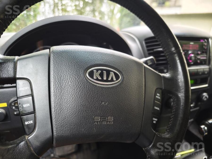 Grey Kia Sorento 2009 in Riga, with an engine capacity of 2.50 L and mileage of 281 thousand km for 2450 €, photo 7 on AUTOMOTO.COM.LV