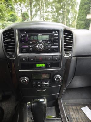 Grey Kia Sorento 2009 in Riga, with an engine capacity of 2.50 L and mileage of 281 thousand km for 2450 €, photo 8 on AUTOMOTO.COM.LV
