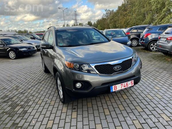 Pelēks Kia Sorento 2010 Talsi, ar dzinēja tilpumu 2.20 L un nobraukumu 237 tūkst. km par 9970 €, foto 3 vietnē AUTOMOTO.COM.LV