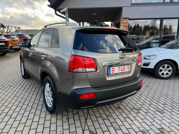 Pelēks Kia Sorento 2010 Talsi, ar dzinēja tilpumu 2.20 L un nobraukumu 237 tūkst. km par 9970 €, foto 6 vietnē AUTOMOTO.COM.LV
