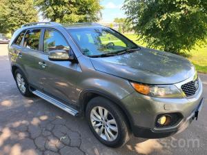 Pelēks Kia Sorento 2010 Rīga, ar dzinēja tilpumu 2.20 L un nobraukumu 280 tūkst. km par 4800 €, foto 3 vietnē AUTOMOTO.COM.LV