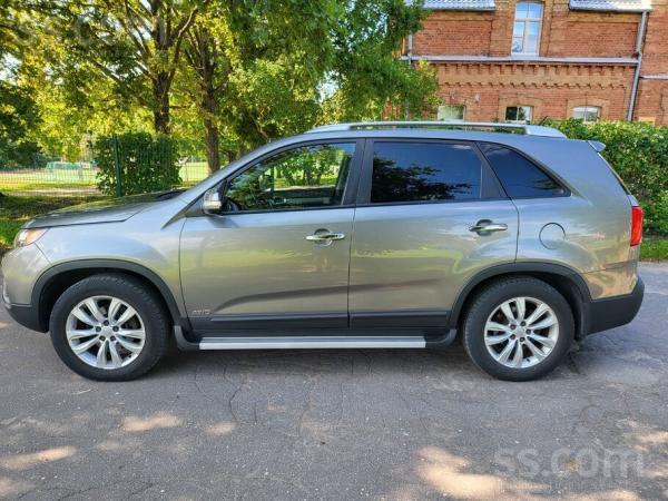 Grey Kia Sorento 2010 in Riga, with an engine capacity of 2.20 L and mileage of 280 thousand km for 4800 €, photo 4 on AUTOMOTO.COM.LV