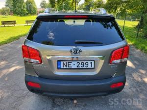 Pelēks Kia Sorento 2010 Rīga, ar dzinēja tilpumu 2.20 L un nobraukumu 280 tūkst. km par 4800 €, foto 6 vietnē AUTOMOTO.COM.LV