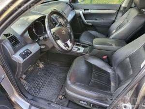 Pelēks Kia Sorento 2010 Rīga, ar dzinēja tilpumu 2.20 L un nobraukumu 280 tūkst. km par 4800 €, foto 8 vietnē AUTOMOTO.COM.LV