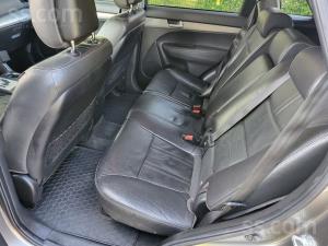 Pelēks Kia Sorento 2010 Rīga, ar dzinēja tilpumu 2.20 L un nobraukumu 280 tūkst. km par 4800 €, foto 9 vietnē AUTOMOTO.COM.LV