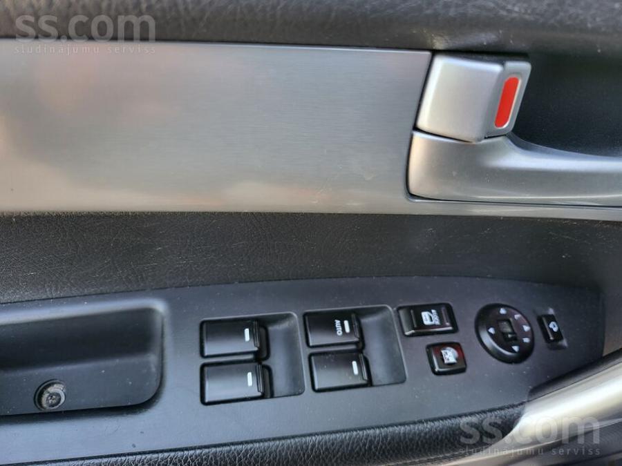Pelēks Kia Sorento 2010 Rīga, ar dzinēja tilpumu 2.20 L un nobraukumu 280 tūkst. km par 4800 €, foto 12 vietnē AUTOMOTO.COM.LV