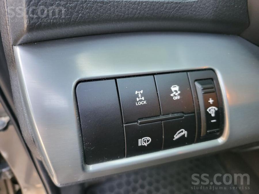 Pelēks Kia Sorento 2010 Rīga, ar dzinēja tilpumu 2.20 L un nobraukumu 280 tūkst. km par 4800 €, foto 13 vietnē AUTOMOTO.COM.LV