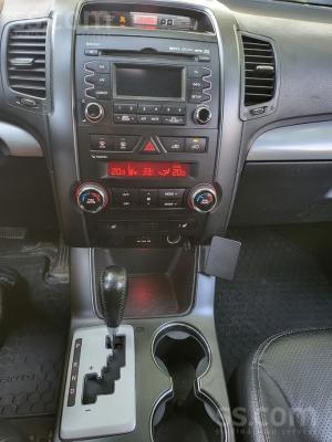 Pelēks Kia Sorento 2010 Rīga, ar dzinēja tilpumu 2.20 L un nobraukumu 280 tūkst. km par 4800 €, foto 15 vietnē AUTOMOTO.COM.LV