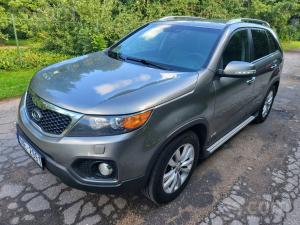 Grey Kia Sorento 2010 in Riga, with an engine capacity of 2.20 L and mileage of 290 thousand km for 6000 €, photo 1 on AUTOMOTO.COM.LV