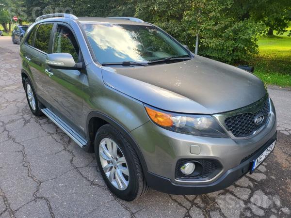 Grey Kia Sorento 2010 in Riga, with an engine capacity of 2.20 L and mileage of 290 thousand km for 6000 €, photo 3 on AUTOMOTO.COM.LV