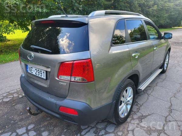 Grey Kia Sorento 2010 in Riga, with an engine capacity of 2.20 L and mileage of 290 thousand km for 6000 €, photo 6 on AUTOMOTO.COM.LV