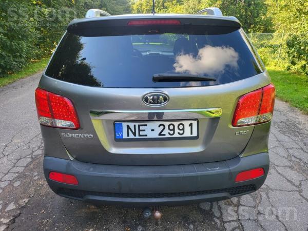 Grey Kia Sorento 2010 in Riga, with an engine capacity of 2.20 L and mileage of 290 thousand km for 6000 €, photo 8 on AUTOMOTO.COM.LV