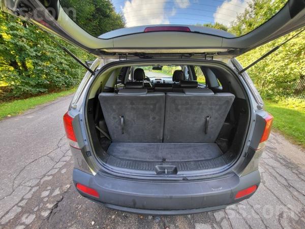 Grey Kia Sorento 2010 in Riga, with an engine capacity of 2.20 L and mileage of 290 thousand km for 6000 €, photo 9 on AUTOMOTO.COM.LV