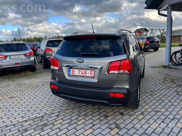 Grey Kia Sorento 2010 in Talsi, with an engine capacity of 2.20 L and mileage of 237 thousand km for 9970 €, photo 4 on AUTOMOTO.COM.LV
