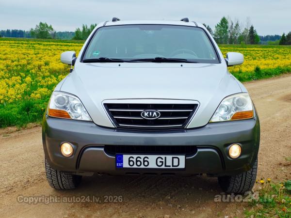 Grey Kia Sorento 2010 in Narva, with an engine capacity of 3.30 L and mileage of 200 thousand km for 5000 €, photo 2 on AUTOMOTO.COM.LV