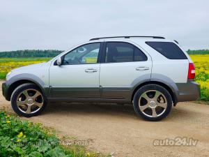 Grey Kia Sorento 2010 in Narva, with an engine capacity of 3.30 L and mileage of 200 thousand km for 5000 €, photo 5 on AUTOMOTO.COM.LV