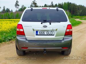 Grey Kia Sorento 2010 in Narva, with an engine capacity of 3.30 L and mileage of 200 thousand km for 5000 €, photo 7 on AUTOMOTO.COM.LV