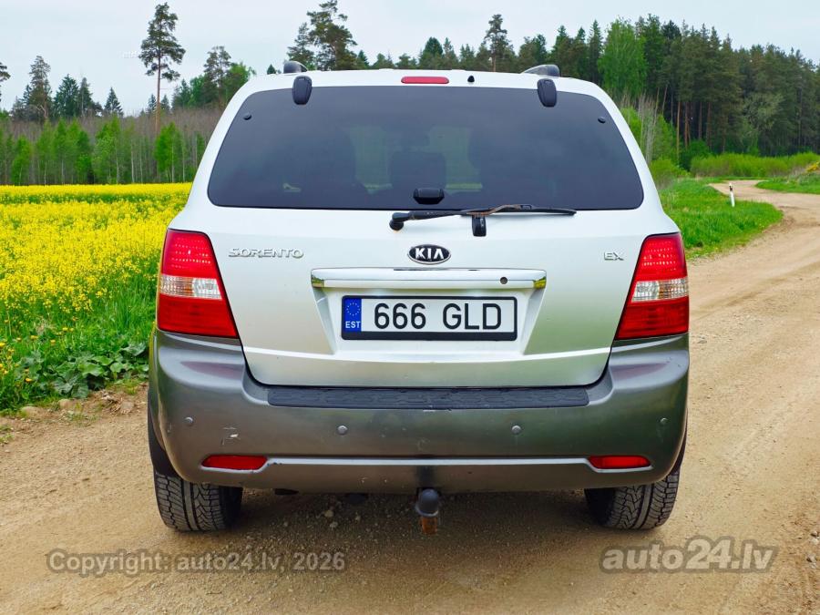 Grey Kia Sorento 2010 in Narva, with an engine capacity of 3.30 L and mileage of 200 thousand km for 5000 €, photo 7 on AUTOMOTO.COM.LV
