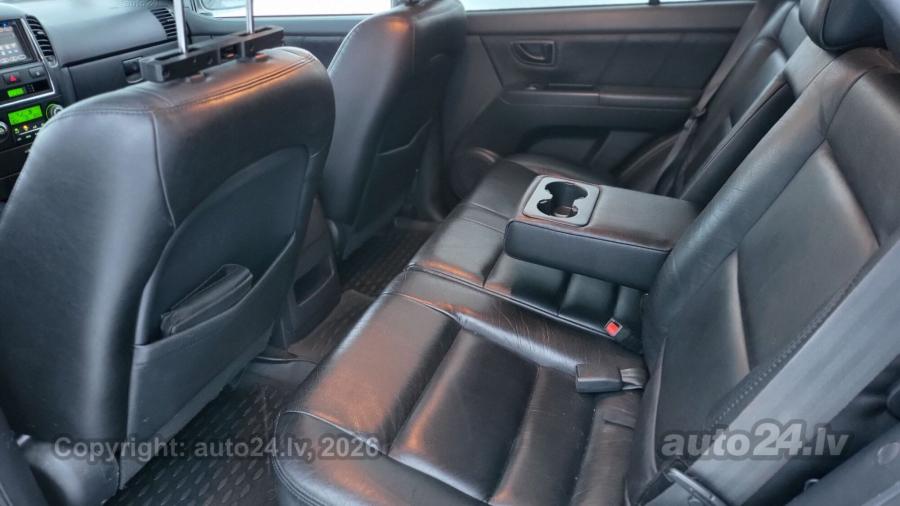 Grey Kia Sorento 2010 in Narva, with an engine capacity of 3.30 L and mileage of 200 thousand km for 5000 €, photo 10 on AUTOMOTO.COM.LV