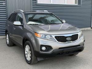 Grey Kia Sorento 2010 in Taurage, with an engine capacity of 2.20 L and mileage of 239 thousand km for 5200 €, photo 4 on AUTOMOTO.COM.LV