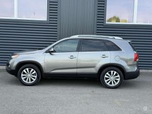 Grey Kia Sorento 2010 in Taurage, with an engine capacity of 2.20 L and mileage of 239 thousand km for 5200 €, photo 6 on AUTOMOTO.COM.LV