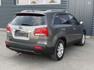 Grey Kia Sorento 2010 in Taurage, with an engine capacity of 2.20 L and mileage of 239 thousand km for 5200 €, photo 7 on AUTOMOTO.COM.LV