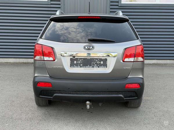 Grey Kia Sorento 2010 in Taurage, with an engine capacity of 2.20 L and mileage of 239 thousand km for 5200 €, photo 7 on AUTOMOTO.COM.LV