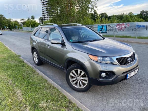 Grey Kia Sorento 2010 in Riga, with an engine capacity of 2.20 L and mileage of 259 thousand km for 7950 €, photo 1 on AUTOMOTO.COM.LV