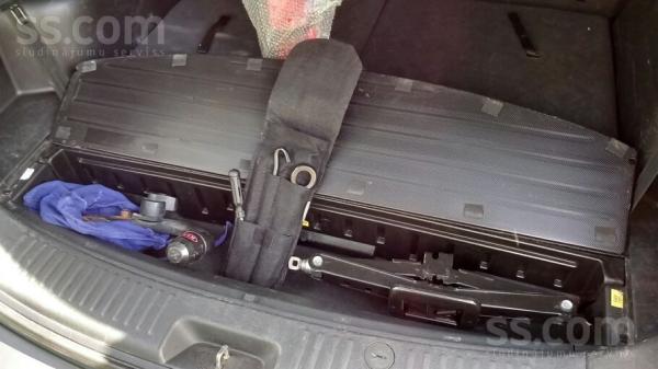 Grey Kia Sorento 2010 in Riga, with an engine capacity of 2.20 L and mileage of 259 thousand km for 7950 €, photo 9 on AUTOMOTO.COM.LV