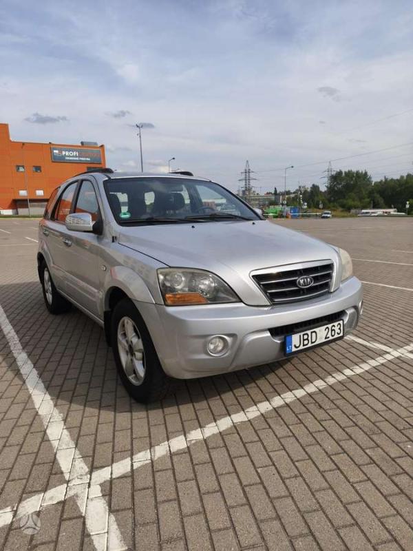 Grey Kia Sorento 2010 in Vilnius, with an engine capacity of 2.50 L and mileage of 252 thousand km for 3200 €, photo 5 on AUTOMOTO.COM.LV