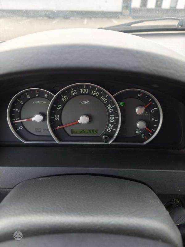 Grey Kia Sorento 2010 in Vilnius, with an engine capacity of 2.50 L and mileage of 252 thousand km for 3200 €, photo 11 on AUTOMOTO.COM.LV