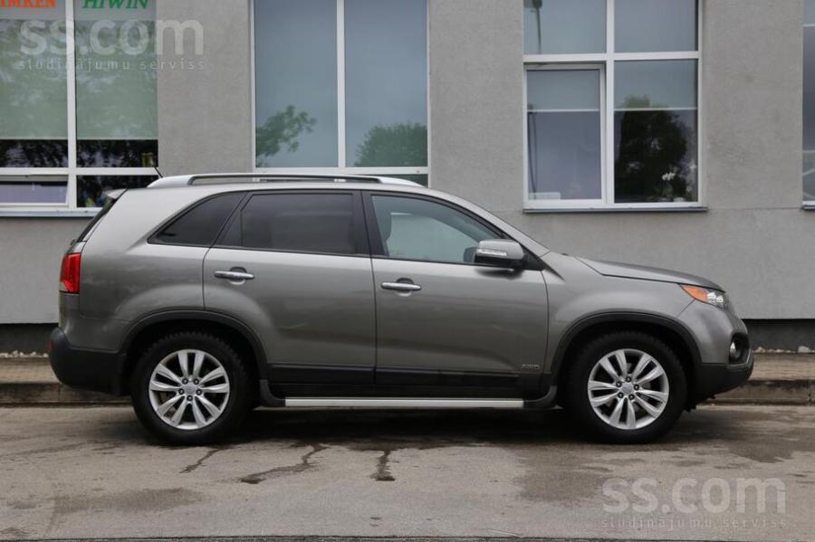 Pelēks Kia Sorento 2011 Rīga, ar dzinēja tilpumu 2.20 L un nobraukumu 0 tūkst. km par 5495 €, foto 3 vietnē AUTOMOTO.COM.LV