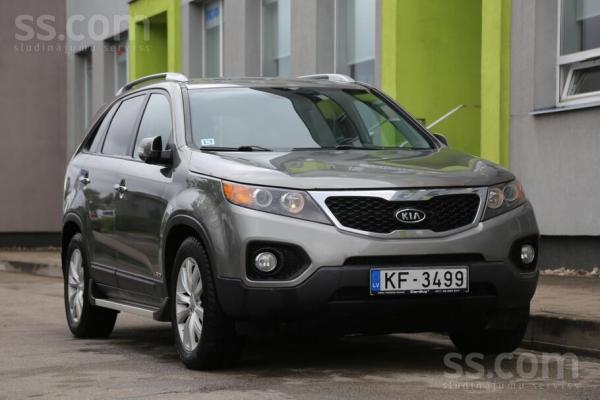 Grey Kia Sorento 2011 in Riga, with an engine capacity of 2.20 L and mileage of 0 thousand km for 5495 €, photo 4 on AUTOMOTO.COM.LV