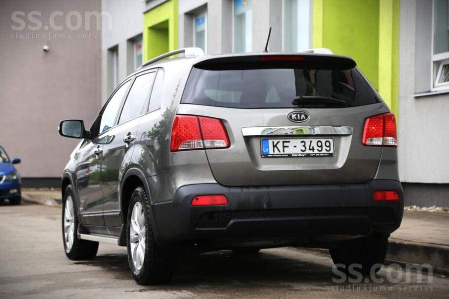 Pelēks Kia Sorento 2011 Rīga, ar dzinēja tilpumu 2.20 L un nobraukumu 0 tūkst. km par 5495 €, foto 5 vietnē AUTOMOTO.COM.LV