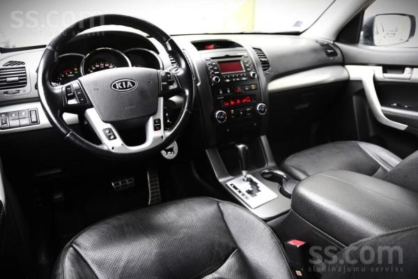 Grey Kia Sorento 2011 in Riga, with an engine capacity of 2.20 L and mileage of 0 thousand km for 5495 €, photo 8 on AUTOMOTO.COM.LV