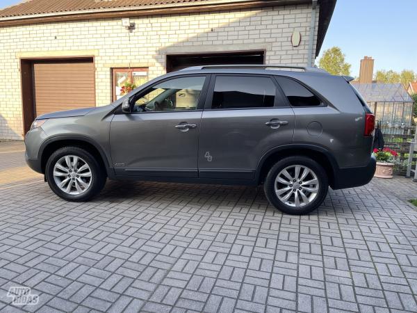 Grey Kia Sorento 2011 in Marijampole, with an engine capacity of 2.20 L and mileage of 230 thousand km for 7700 €, photo 1 on AUTOMOTO.COM.LV