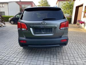 Grey Kia Sorento 2011 in Marijampole, with an engine capacity of 2.20 L and mileage of 230 thousand km for 7700 €, photo 2 on AUTOMOTO.COM.LV