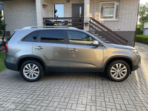 Grey Kia Sorento 2011 in Marijampole, with an engine capacity of 2.20 L and mileage of 230 thousand km for 7700 €, photo 3 on AUTOMOTO.COM.LV