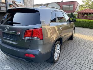 Grey Kia Sorento 2011 in Marijampole, with an engine capacity of 2.20 L and mileage of 230 thousand km for 7700 €, photo 5 on AUTOMOTO.COM.LV