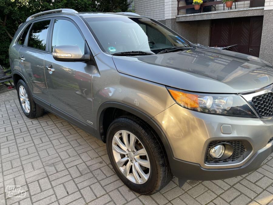 Grey Kia Sorento 2011 in Marijampole, with an engine capacity of 2.20 L and mileage of 230 thousand km for 7700 €, photo 6 on AUTOMOTO.COM.LV