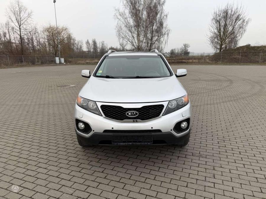 Grey Kia Sorento 2011 in Marijampole, with an engine capacity of 2.20 L and mileage of 248 thousand km for 6200 €, photo 2 on AUTOMOTO.COM.LV