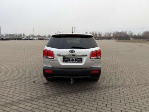 Grey Kia Sorento 2011 in Marijampole, with an engine capacity of 2.20 L and mileage of 248 thousand km for 6200 €, photo 6 on AUTOMOTO.COM.LV