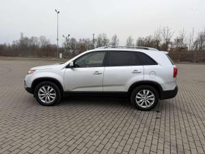 Grey Kia Sorento 2011 in Marijampole, with an engine capacity of 2.20 L and mileage of 248 thousand km for 6200 €, photo 8 on AUTOMOTO.COM.LV